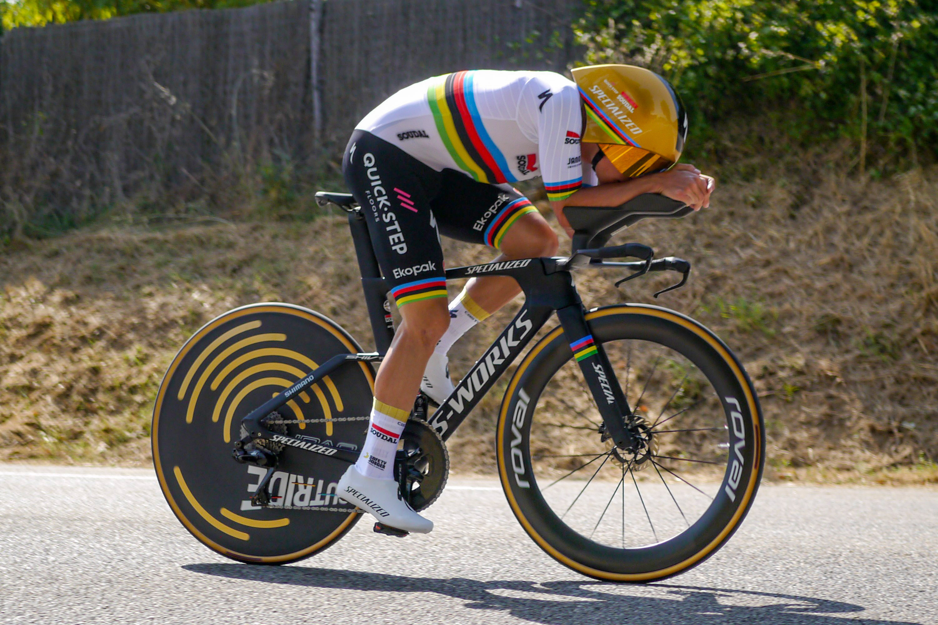UAE Tour 2026, Remco Evenepoel trionfa nella crono e si prende la ...